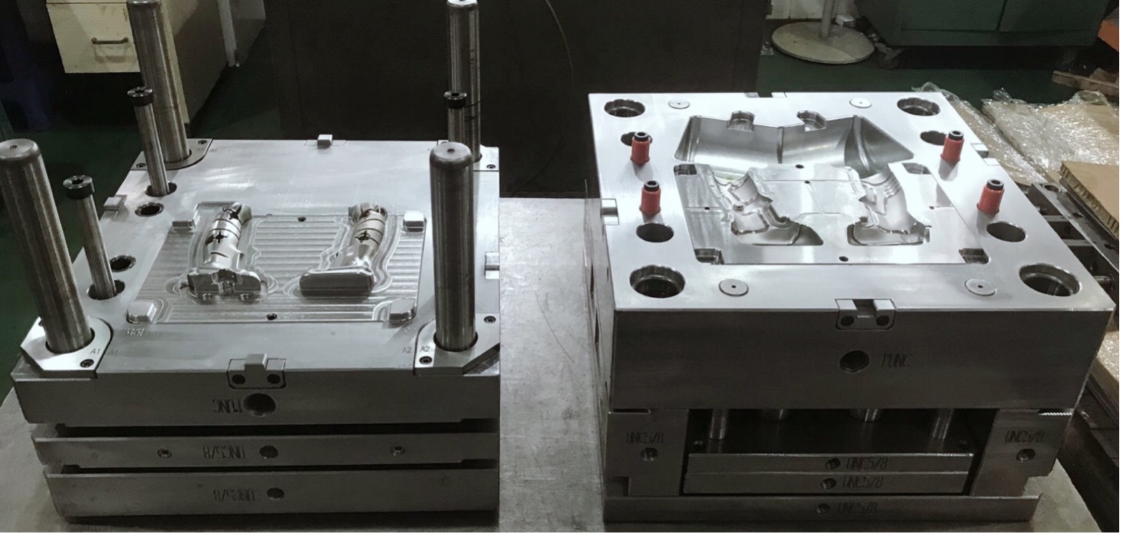 How many types of injection moulding machine?
